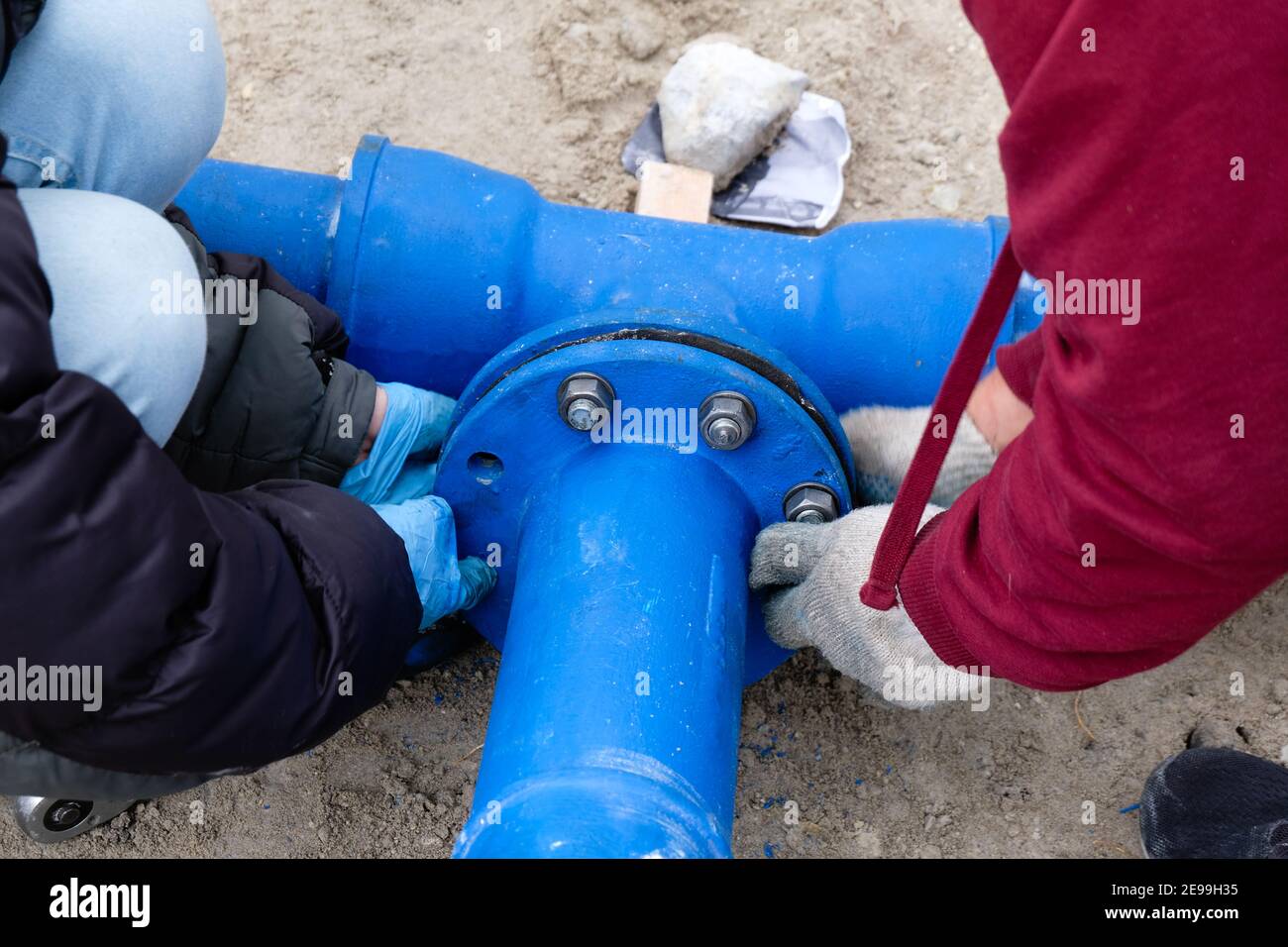 Installing gas pipe hi-res stock photography and images - Alamy