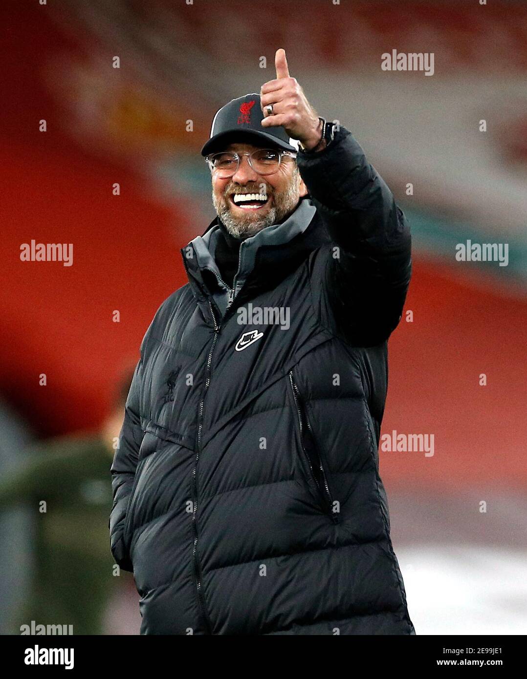 Liverpool manager Jurgen Klopp gives a thumbs up before the Premier ...
