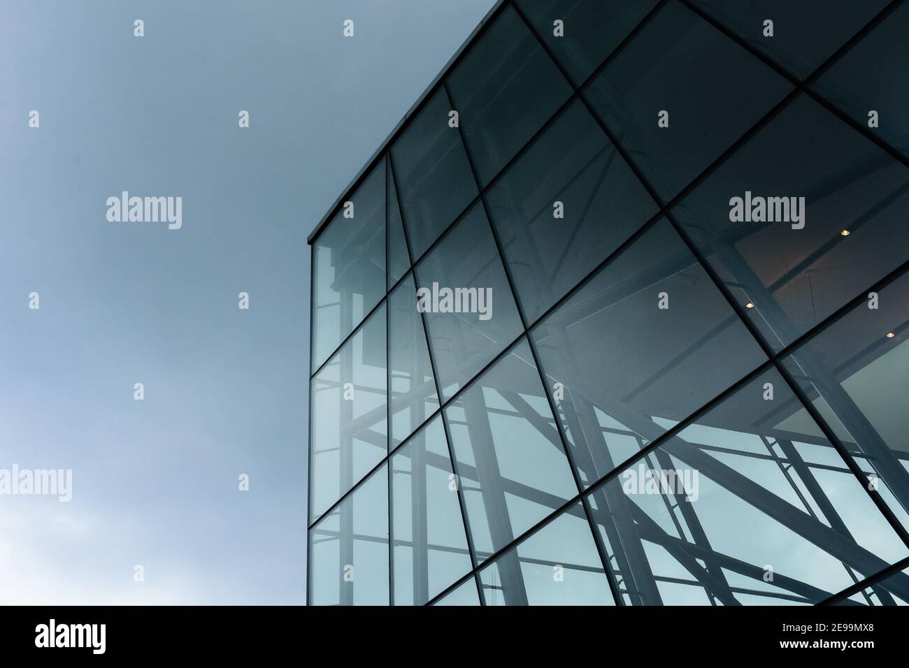 Glass structure hi-res stock photography and images - Alamy