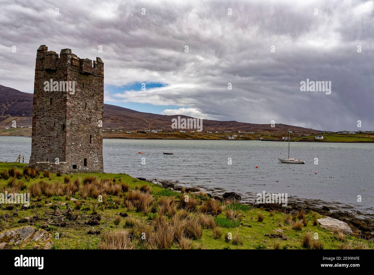 Grace o'malleys castle hi-res stock photography and images - Alamy