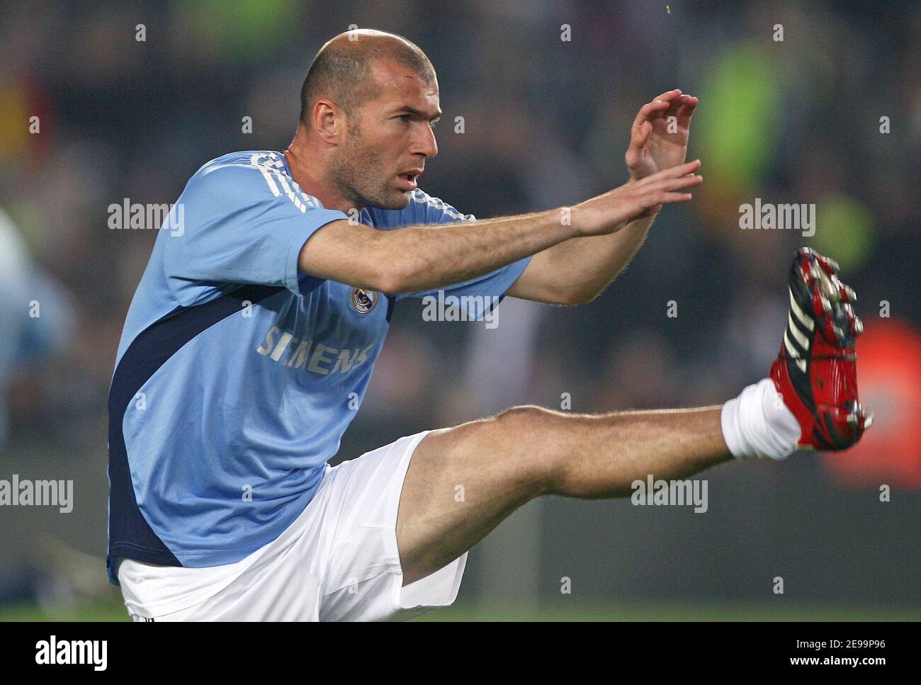 Real Madrid's Zinedine Zidane during the warm-up at the Spanish primera ...