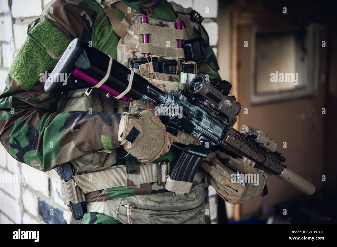 Soldier cleaning rifle hi-res stock photography and images - Alamy