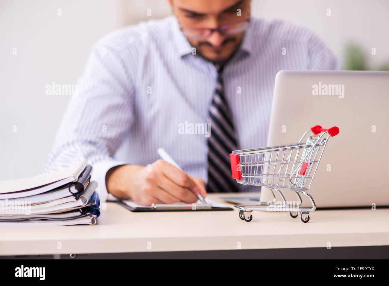 Young employee in ecommerce concept Stock Photo - Alamy