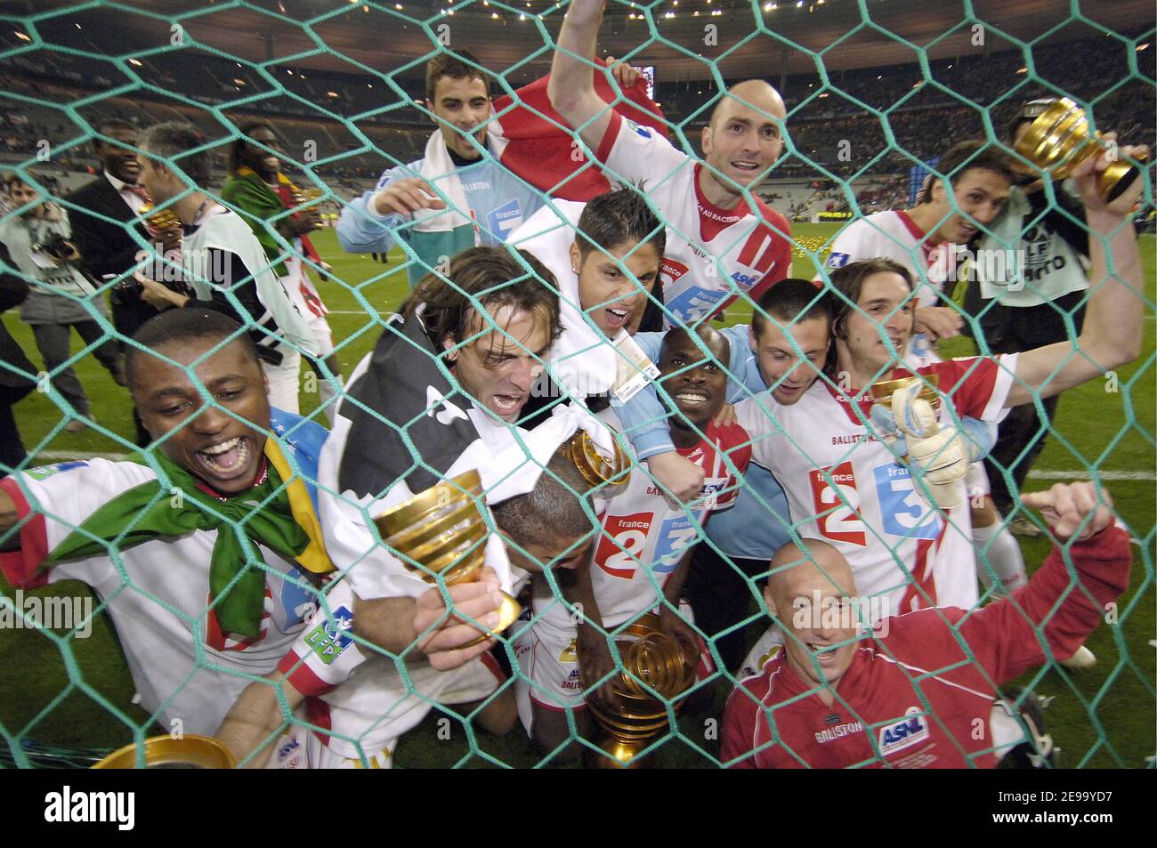Nancy's team celebrate the victory of the Coupe de la Ligue Final ...