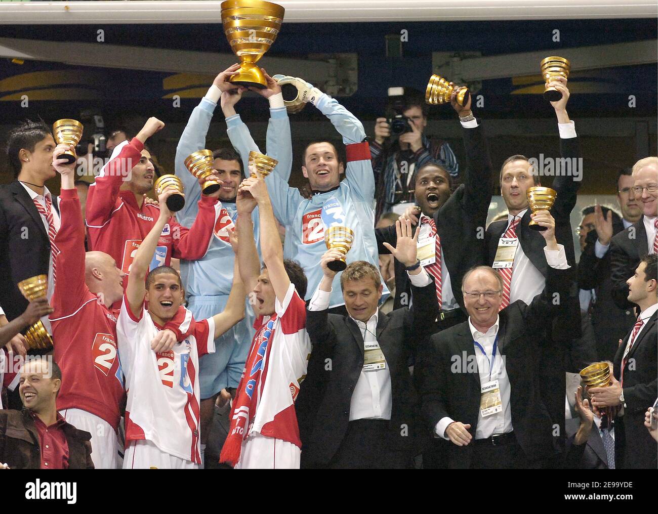 Nancy's team celebrate the victory of the Coupe de la Ligue Final ...
