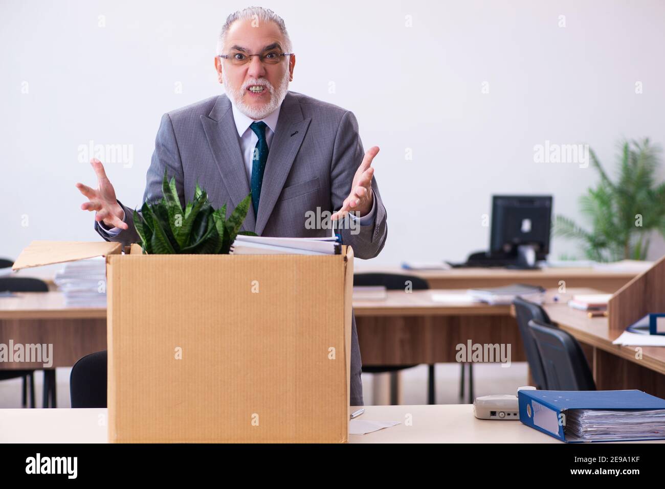 Old employee being fired hi-res stock photography and images - Alamy