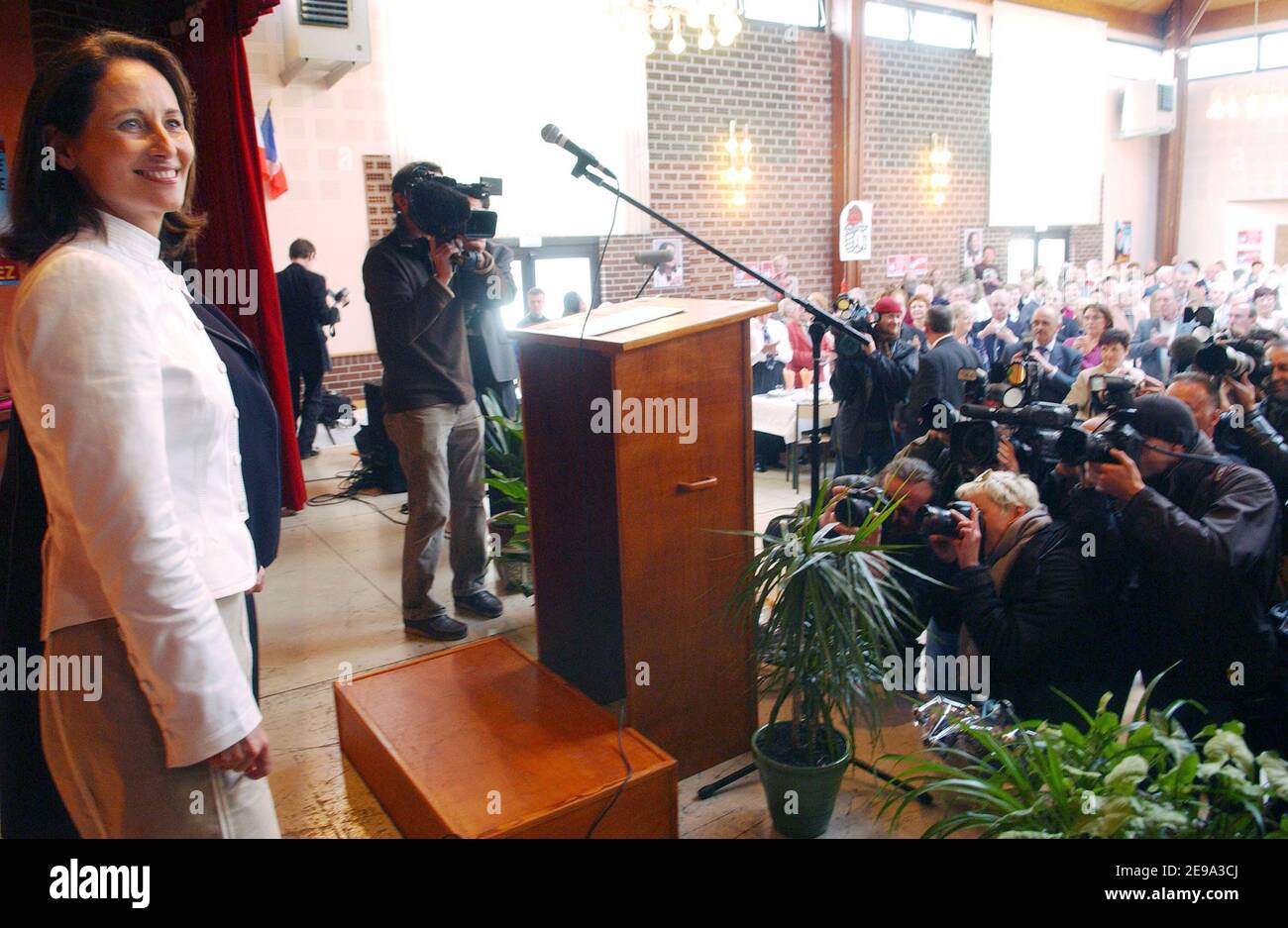 French 'Poitou-Charente' area president Segolene Royal visits Cambrin ...