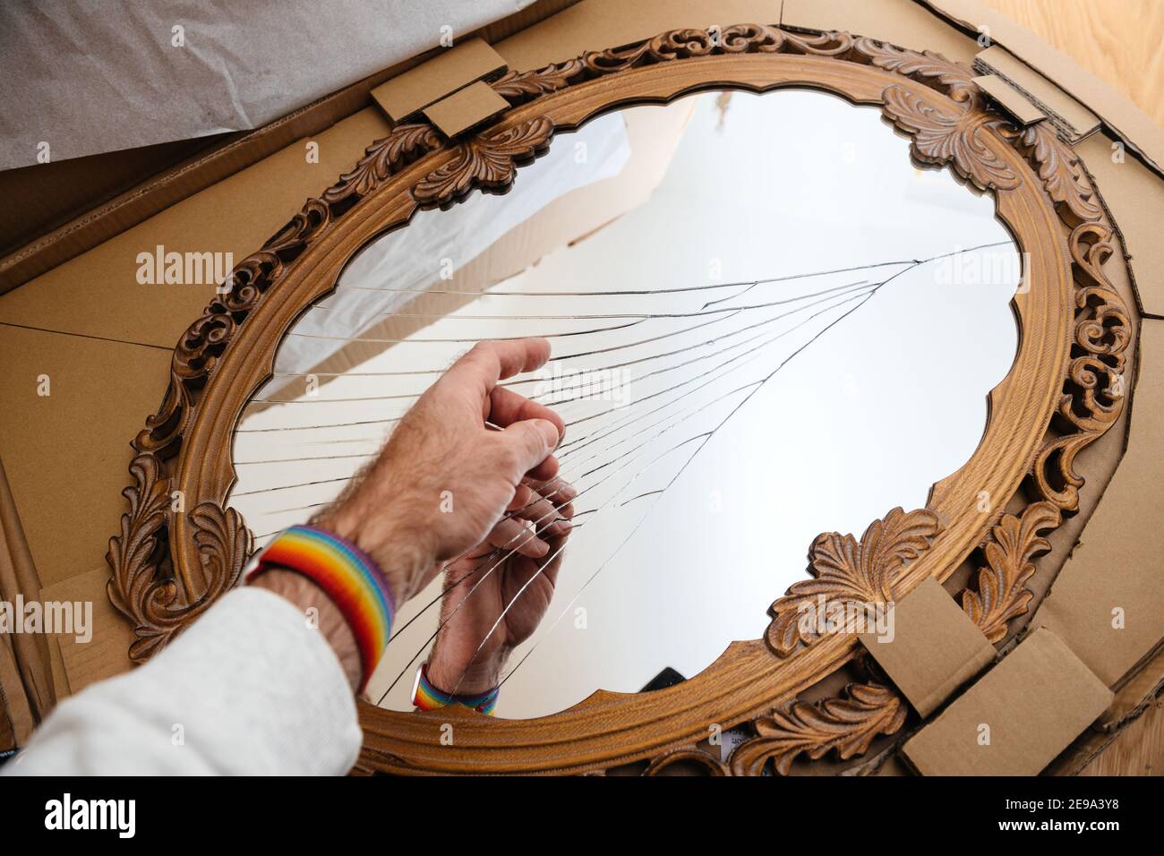 Hand broken mirror hi-res stock photography and images - Alamy