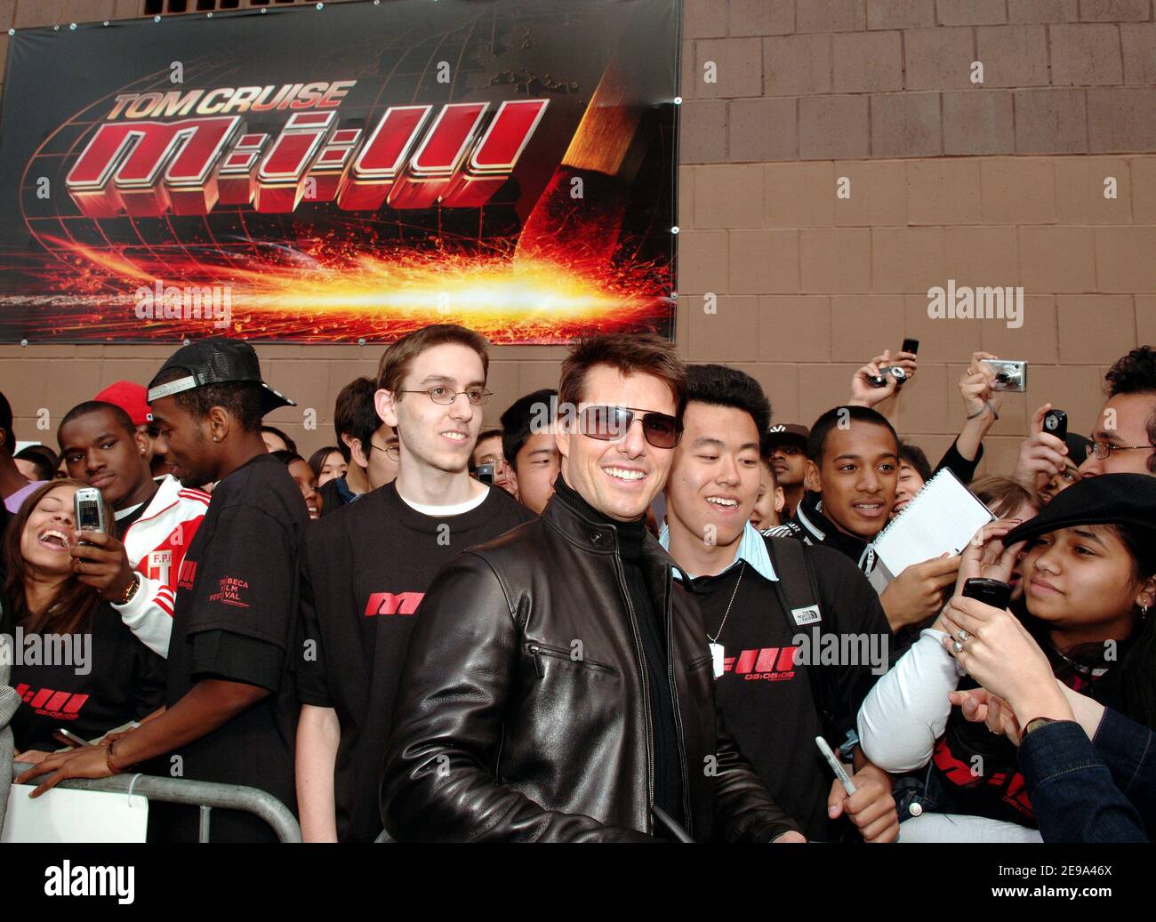 Tom Cruise poses and signs autographs to his fans at the Tribeca ...