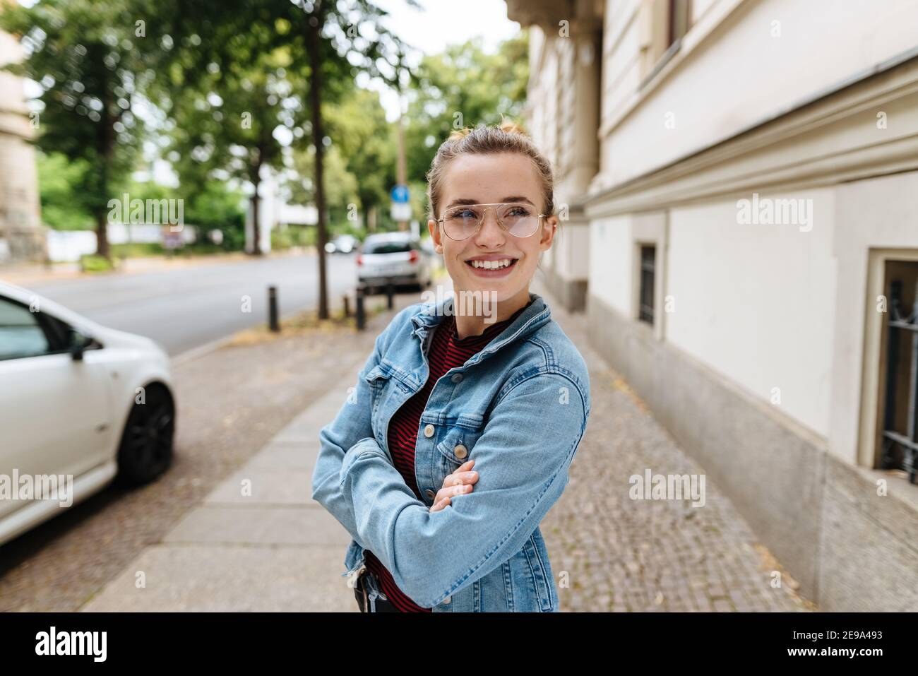 Glance over the shoulder hi-res stock photography and images - Alamy