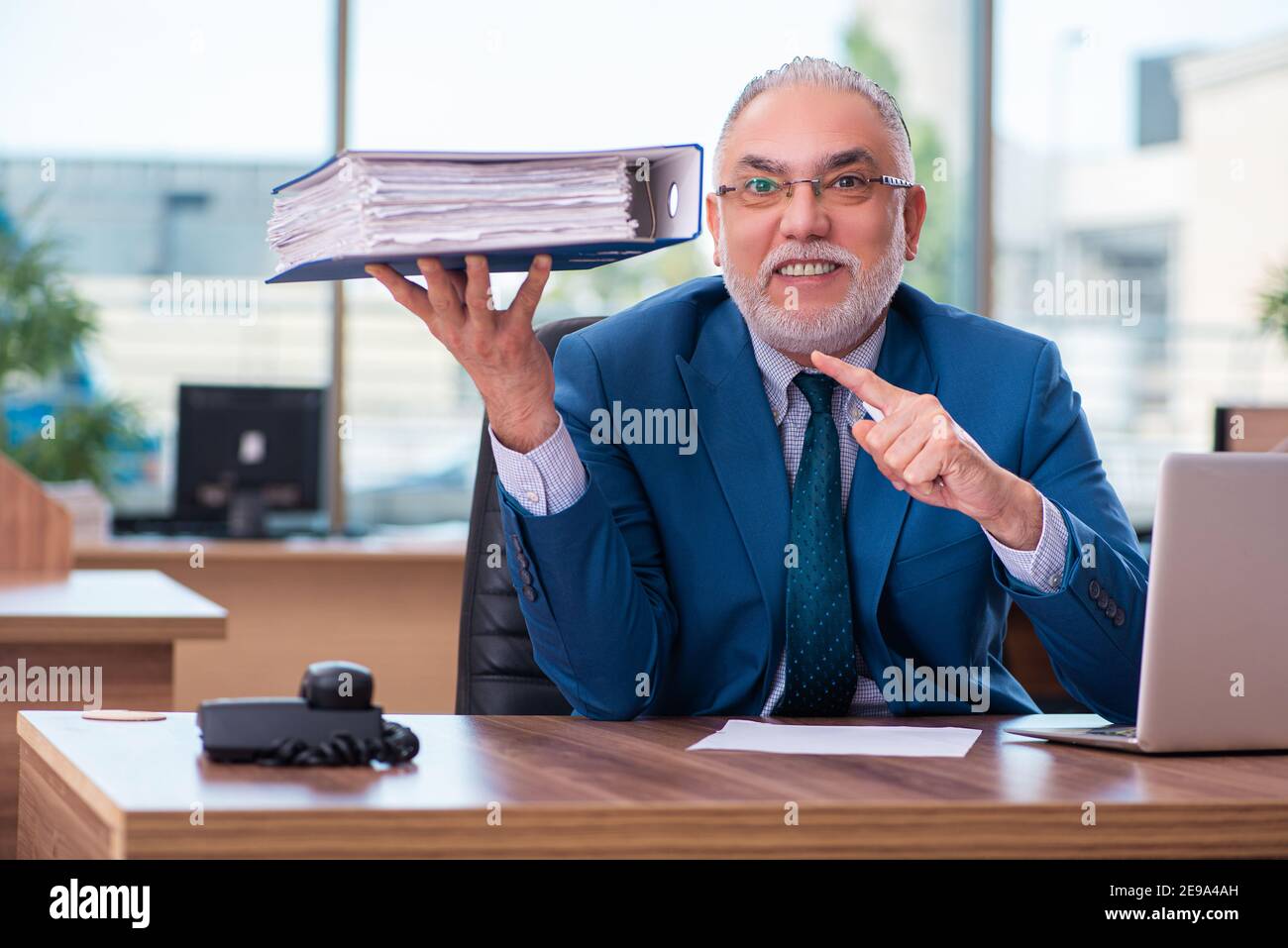 Old employee working in the office Stock Photo - Alamy