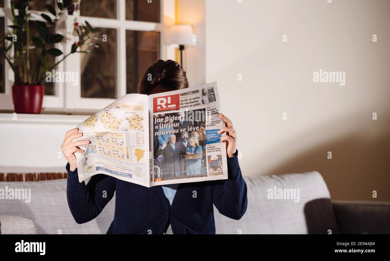 Newspaper covid headlines usa hi-res stock photography and images - Alamy