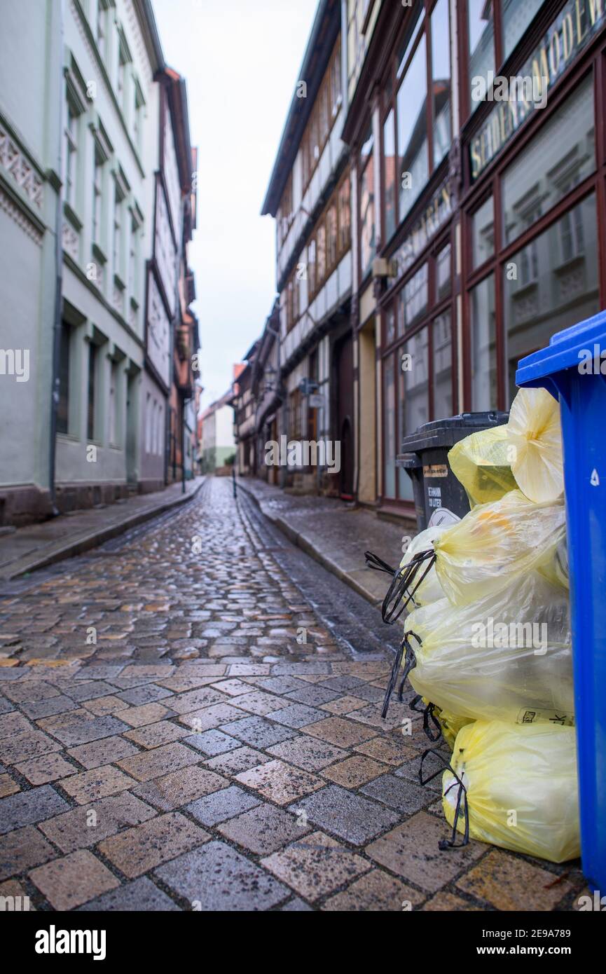 Trash cans in an alley hi-res stock photography and images - Alamy