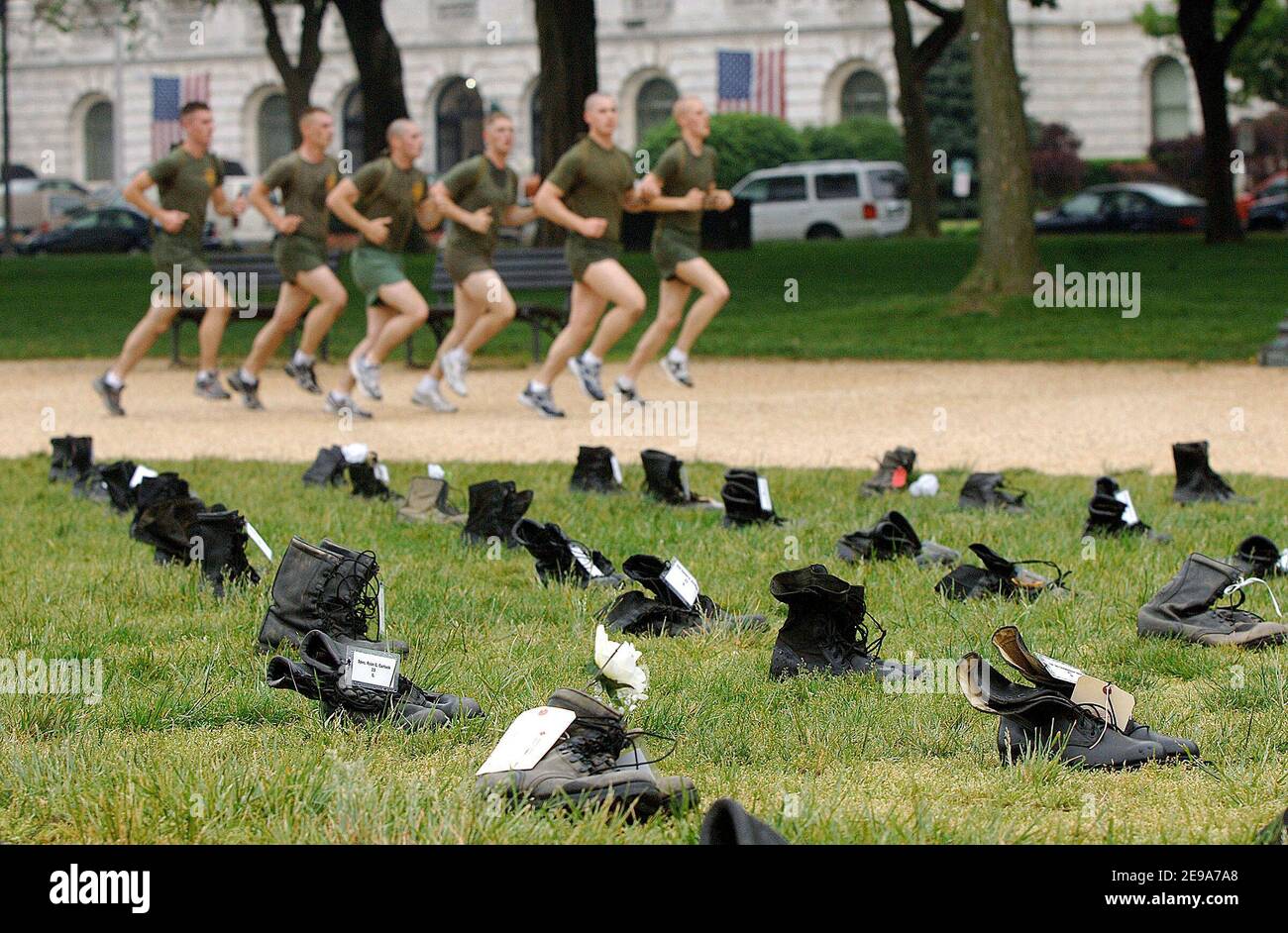 War victimes hi-res stock photography and images - Alamy