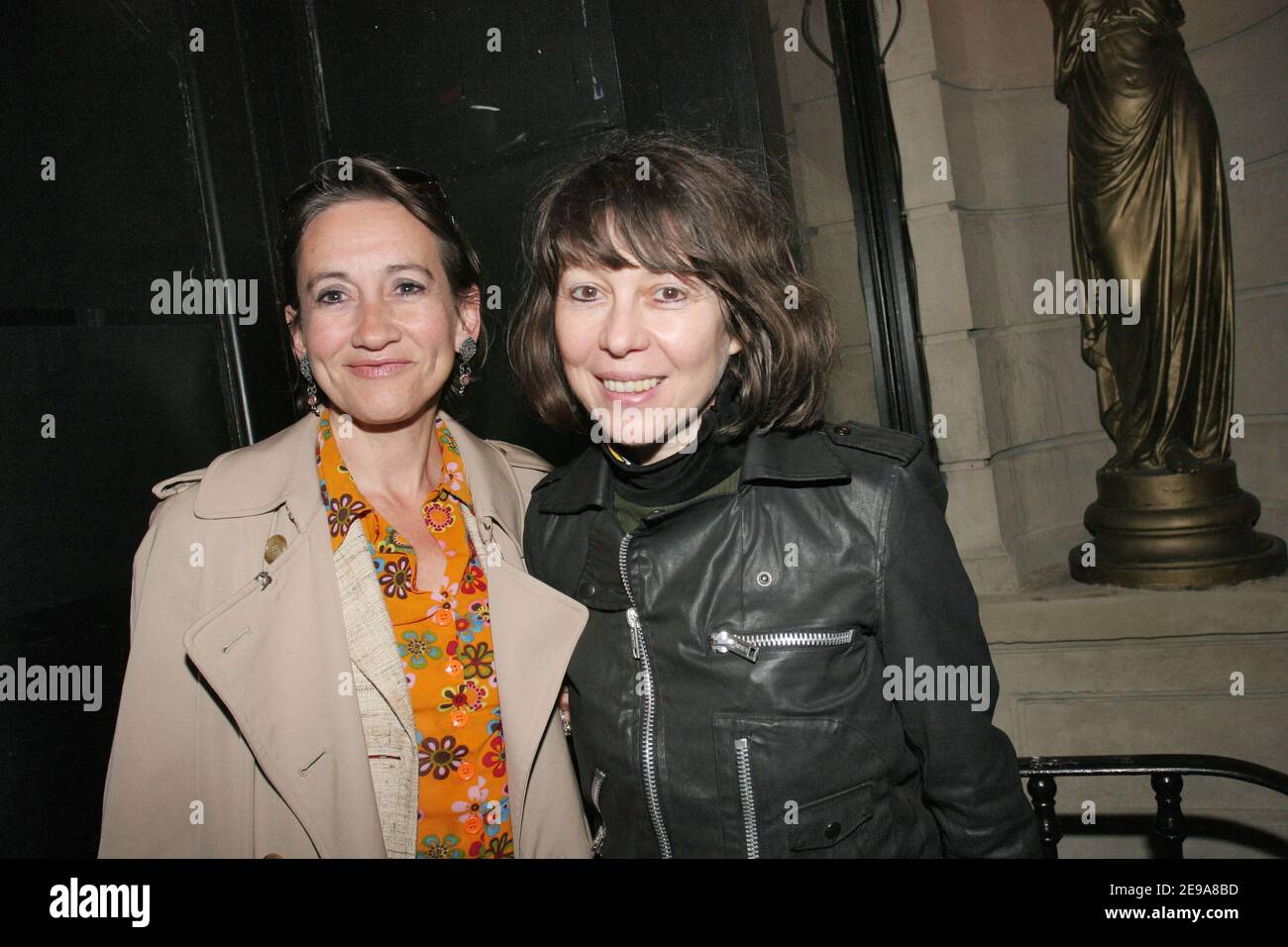 Tv party hi-res stock photography and images - Alamy