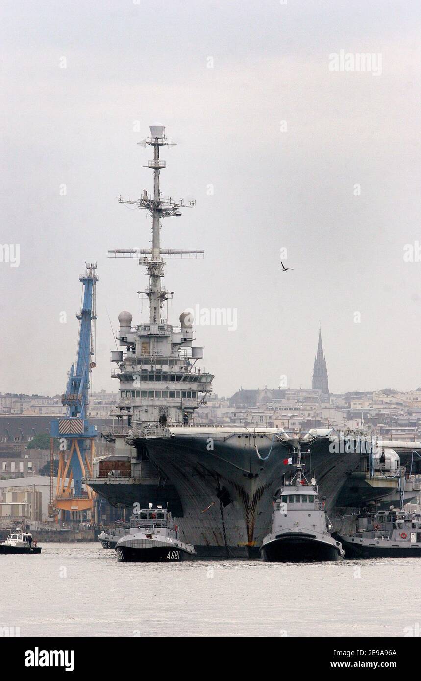 French aircraft carrier clemenceau hi-res stock photography and images ...