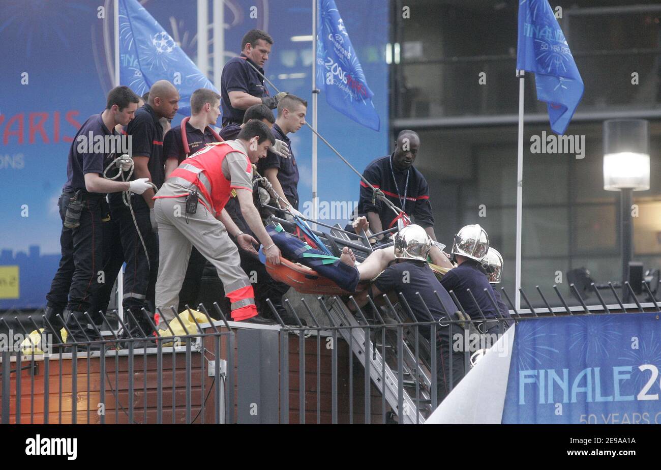 A spectacular accident happened at 'The Stade de France' entrance ...