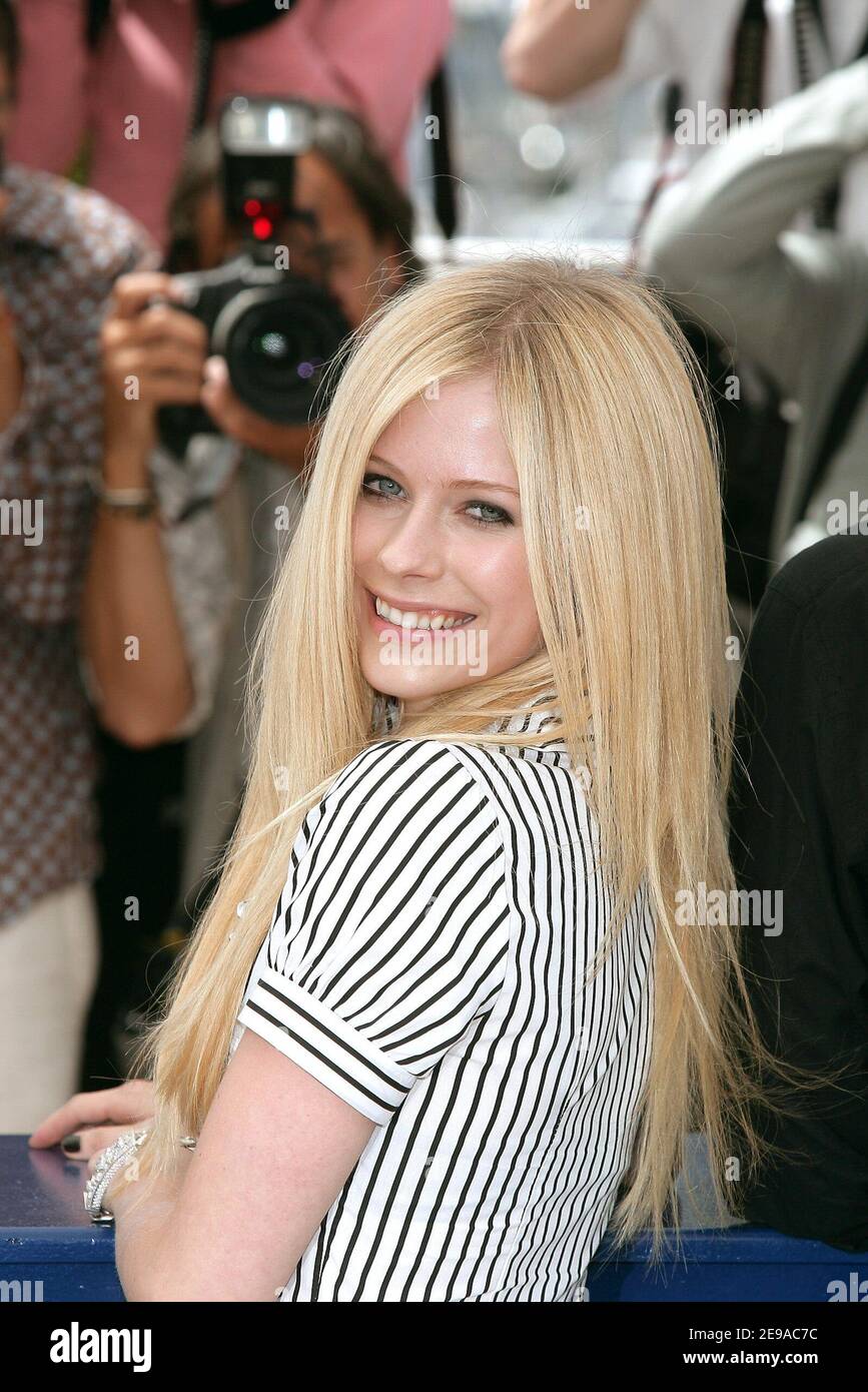 Canadian singer avril lavigne poses hi-res stock photography and images ...