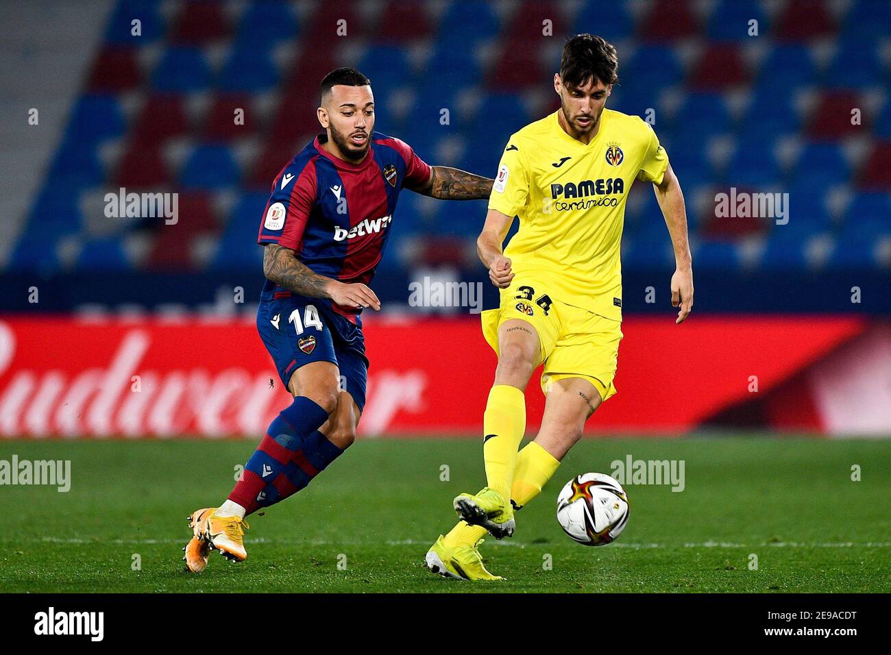 Niño de fútbol hi-res stock photography and images - Alamy