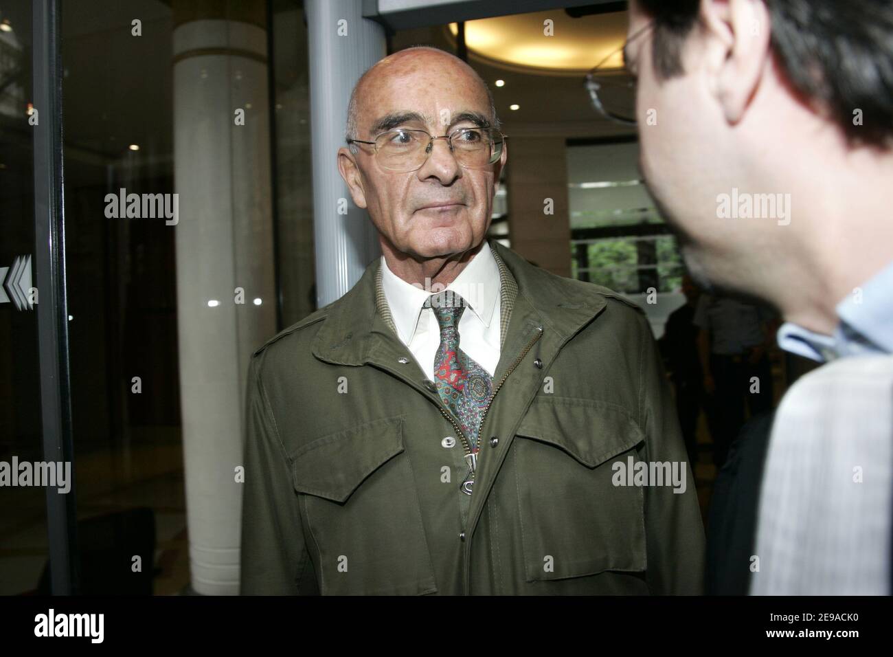 Cooperating with police hi-res stock photography and images - Alamy