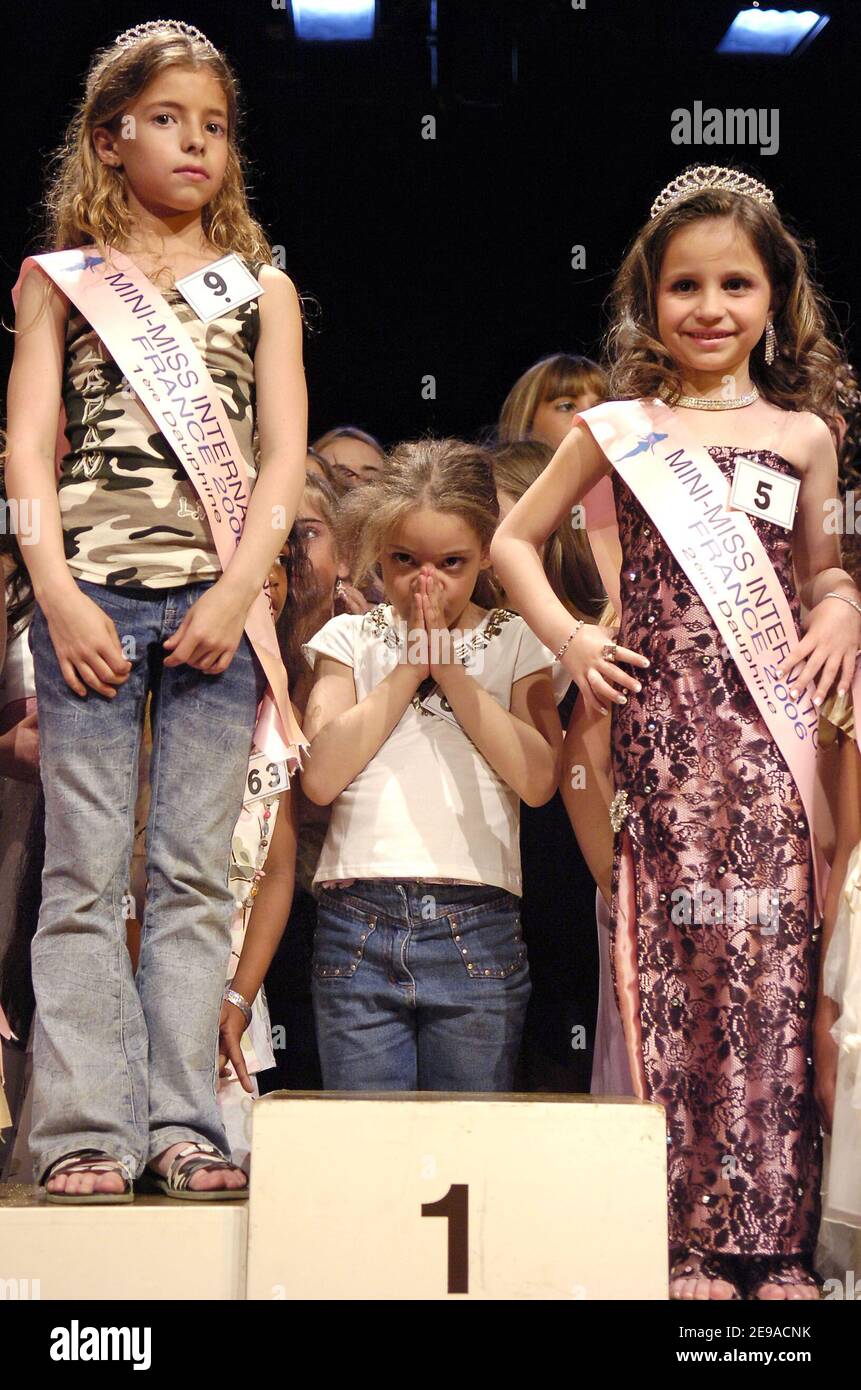 Atmosphere during the Mini Miss and Ministar 2006 election for young ...