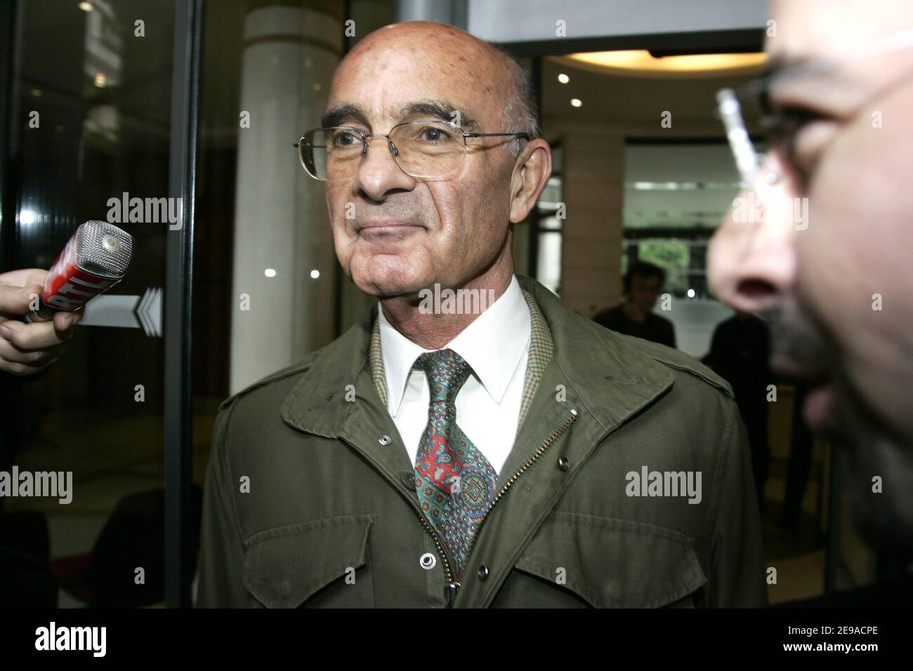 Cooperating with police hi-res stock photography and images - Alamy