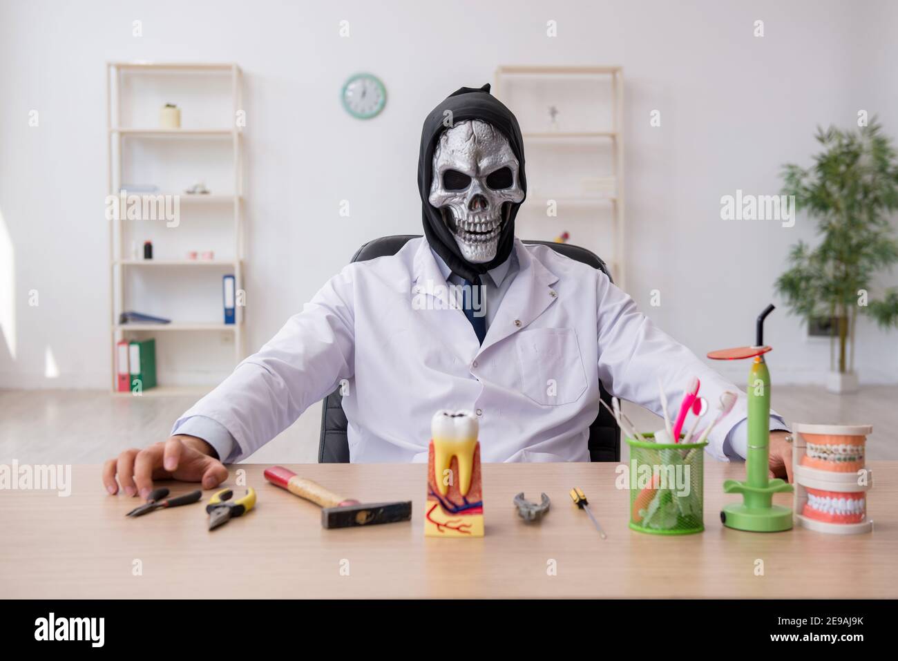 Demon dentist hi-res stock photography and images - Alamy