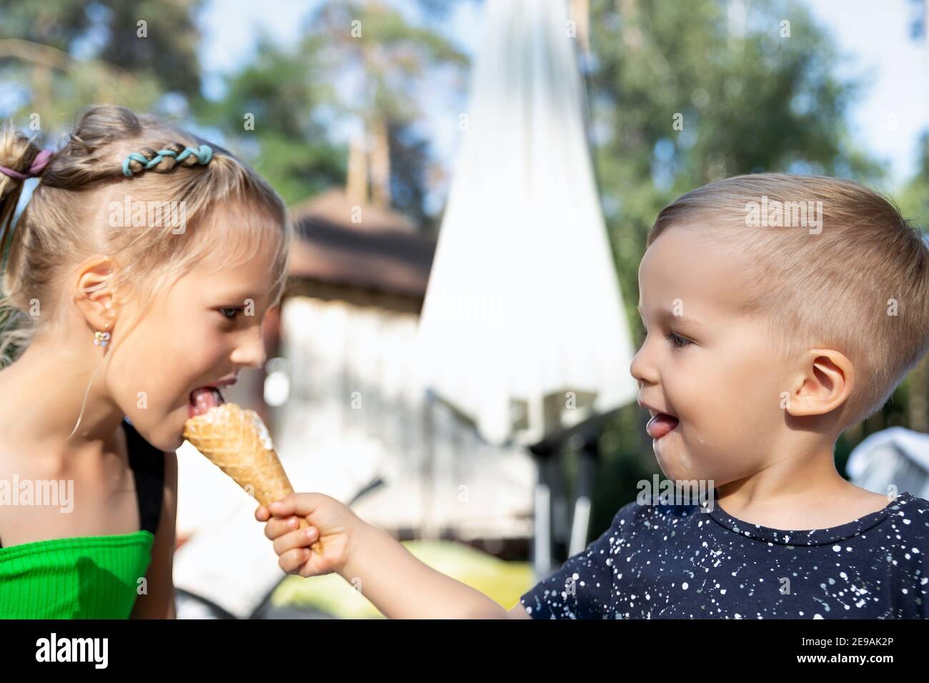 Two children sharing ice cream hi-res stock photography and images - Alamy