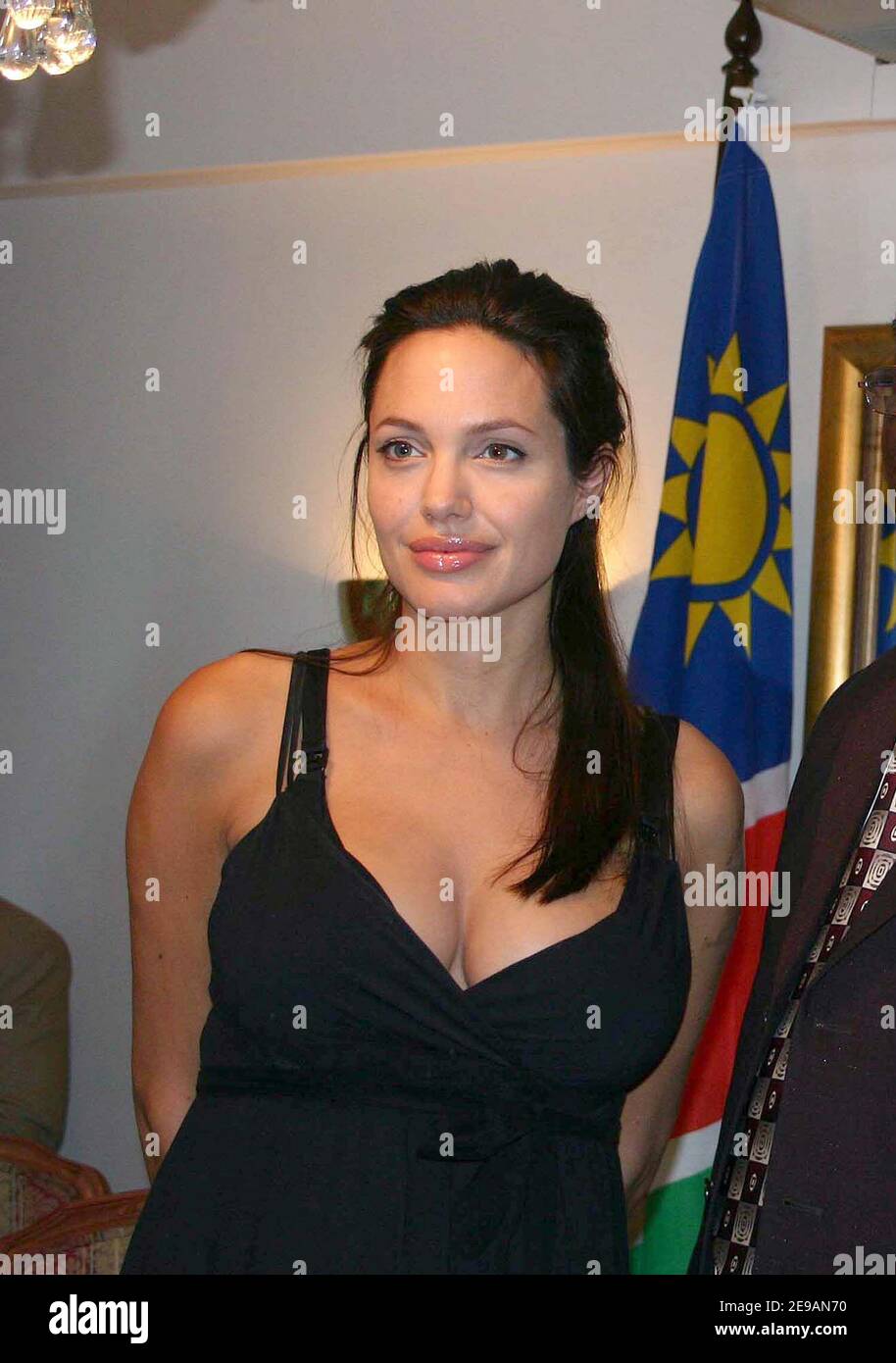 Shiloh jolie pitt born hi-res stock photography and images - Alamy