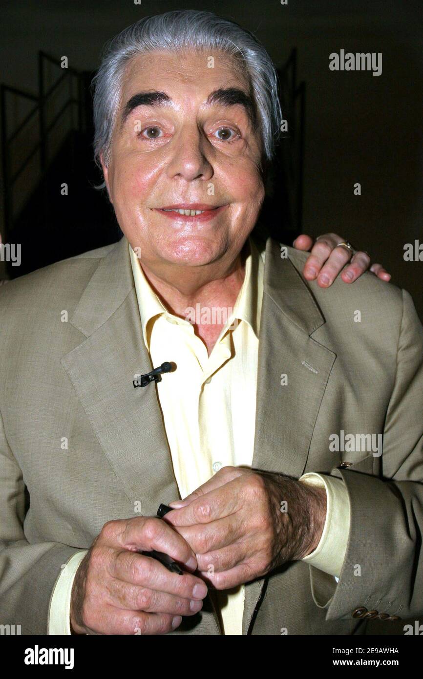 Teleshopping tv hi-res stock photography and images - Alamy