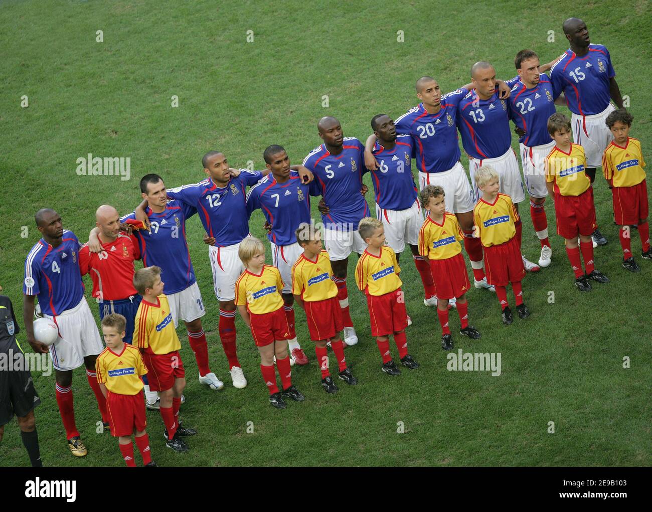 Frances soccer team poses team hi-res stock photography and images - Alamy
