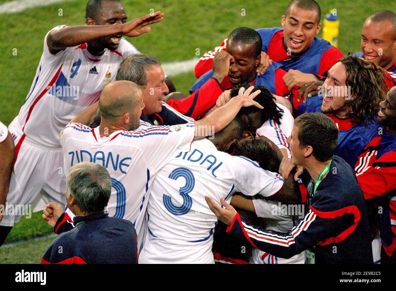 France's Franck Ribery celebrates with his team his goal during the ...