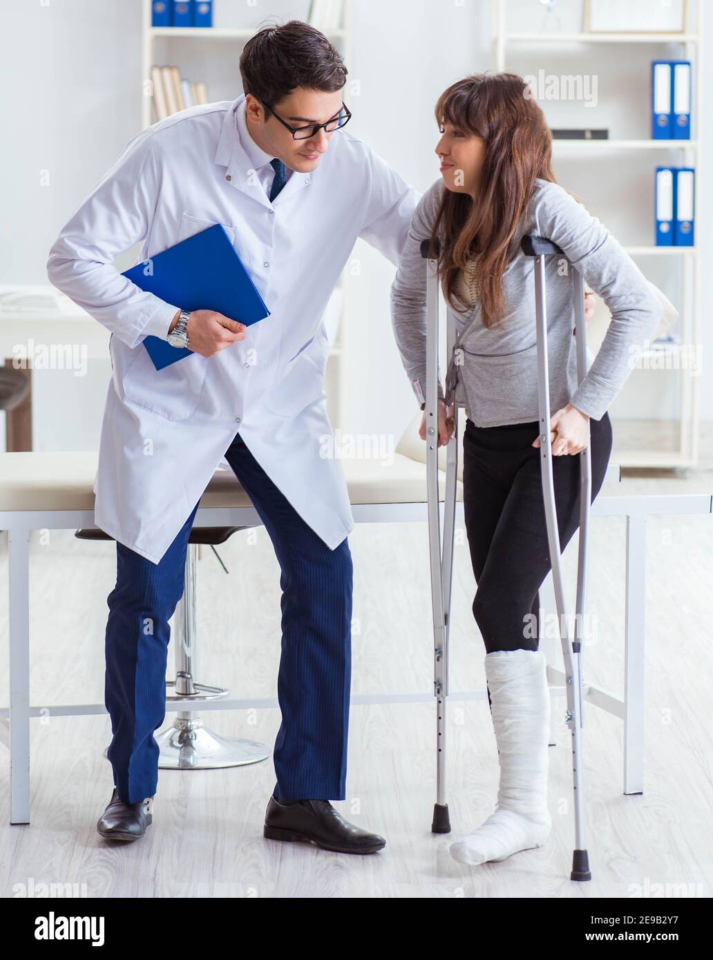 The doctor examining patient with broken leg Stock Photo - Alamy