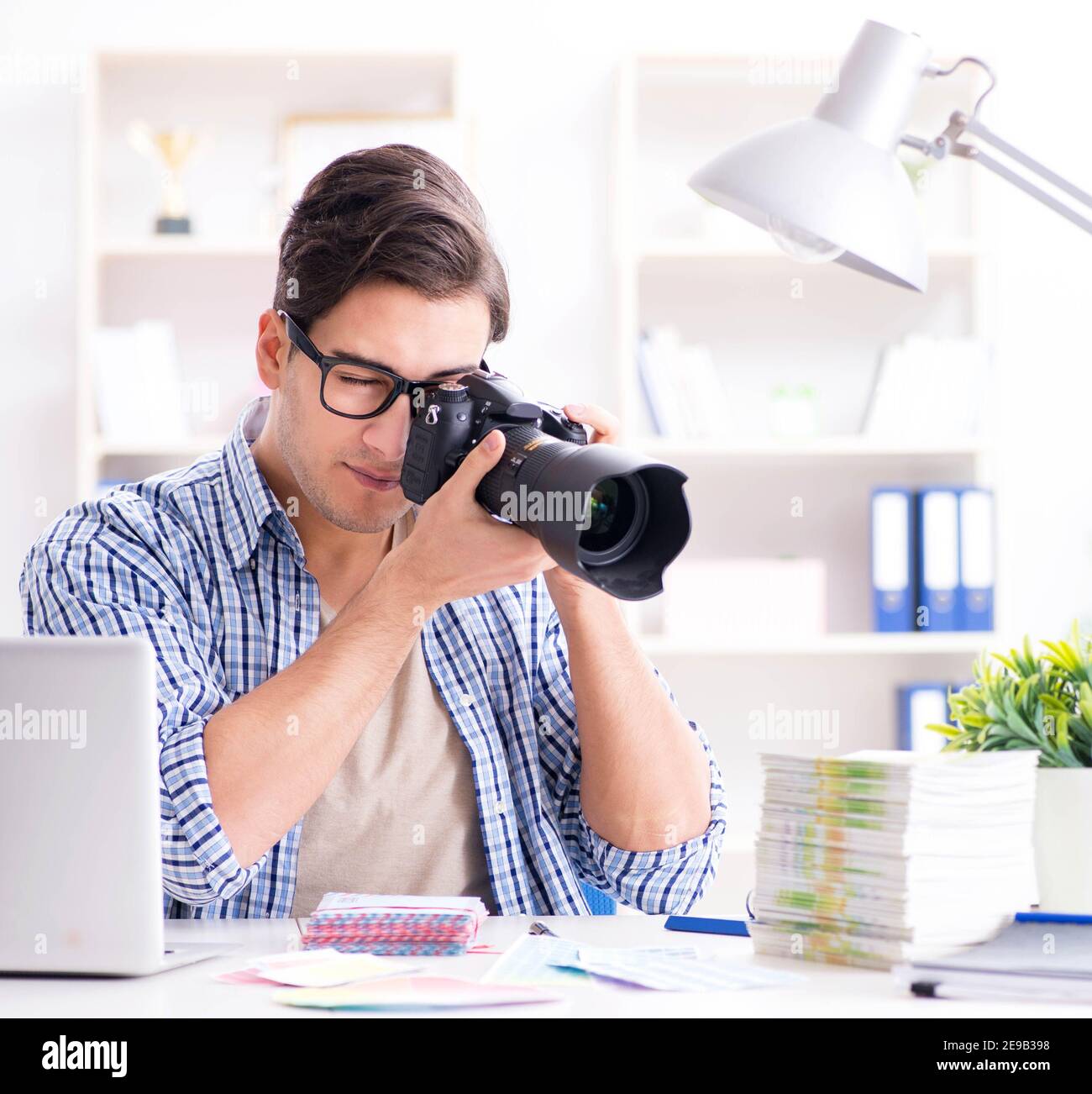 The young photographer working with his camera Stock Photo - Alamy