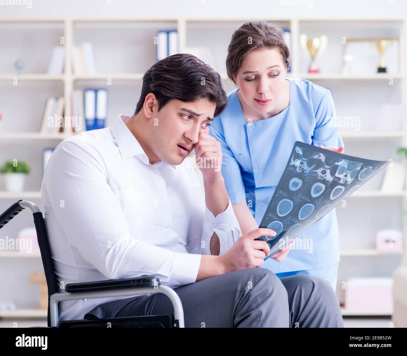 The doctor discussing x-ray image with patient Stock Photo - Alamy