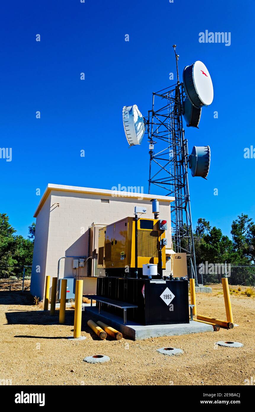 Microwave antenna tower hi-res stock photography and images - Alamy