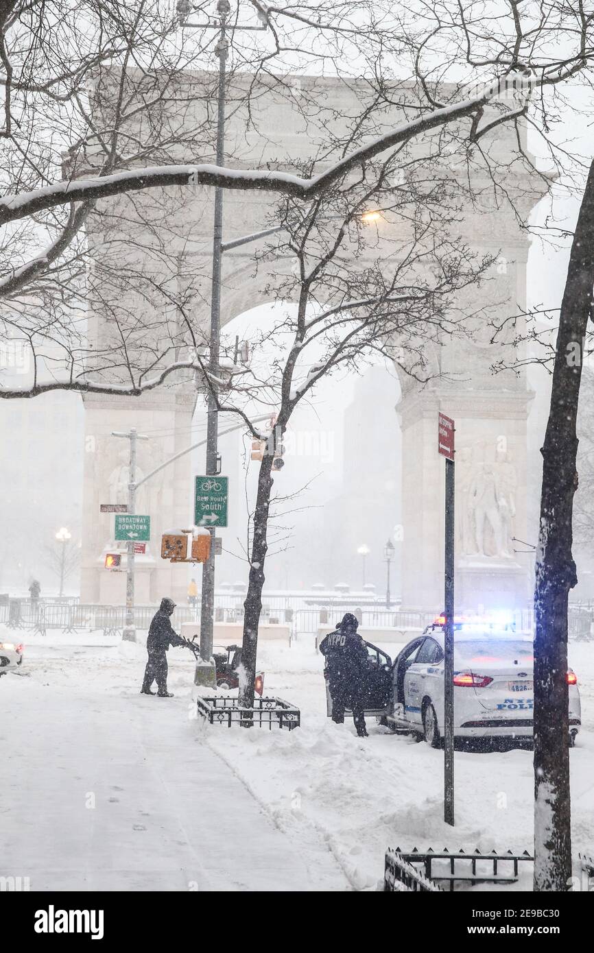 Nypd in snow hi-res stock photography and images - Alamy