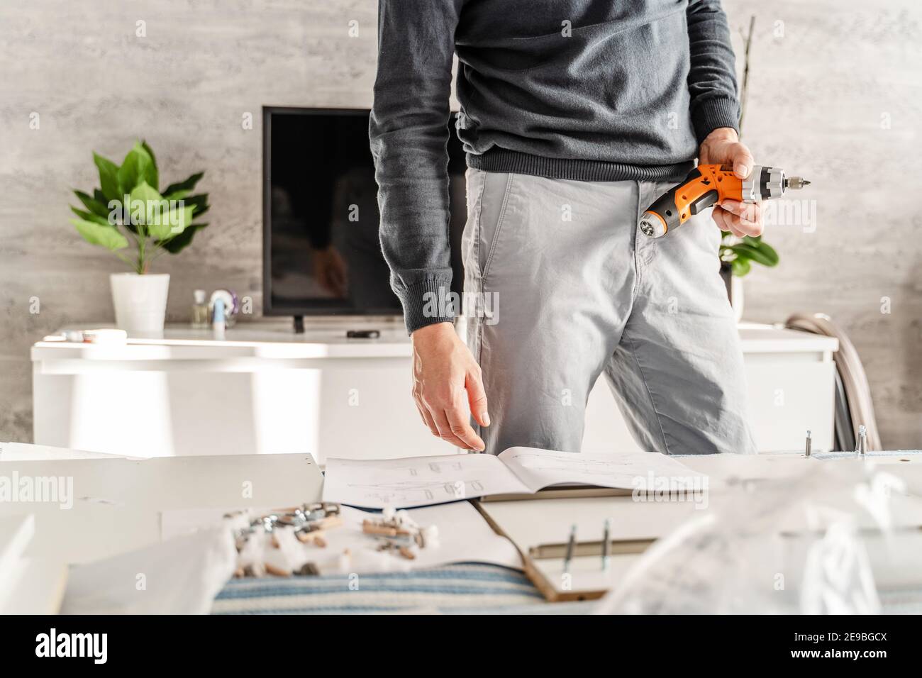 Self assembly model hi-res stock photography and images - Alamy