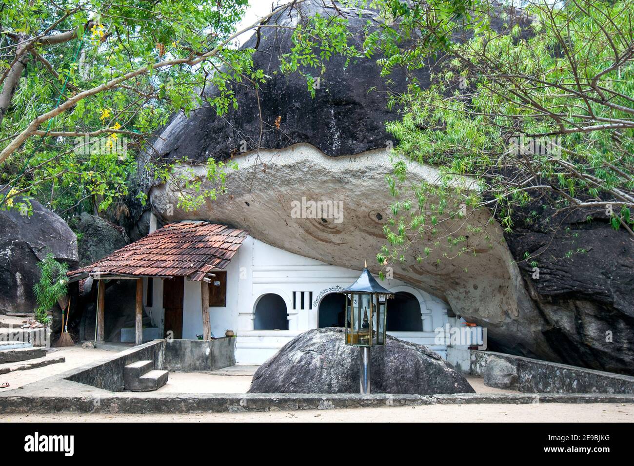The Great Sudar Shana Cave at the Buddhist Madya Mandalaya near Panama ...