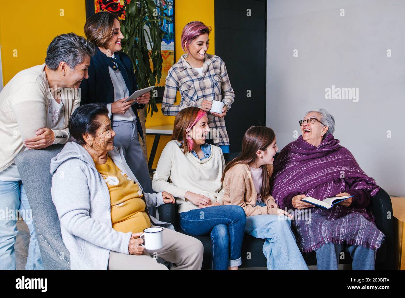 Mexican people sitting hi-res stock photography and images - Alamy