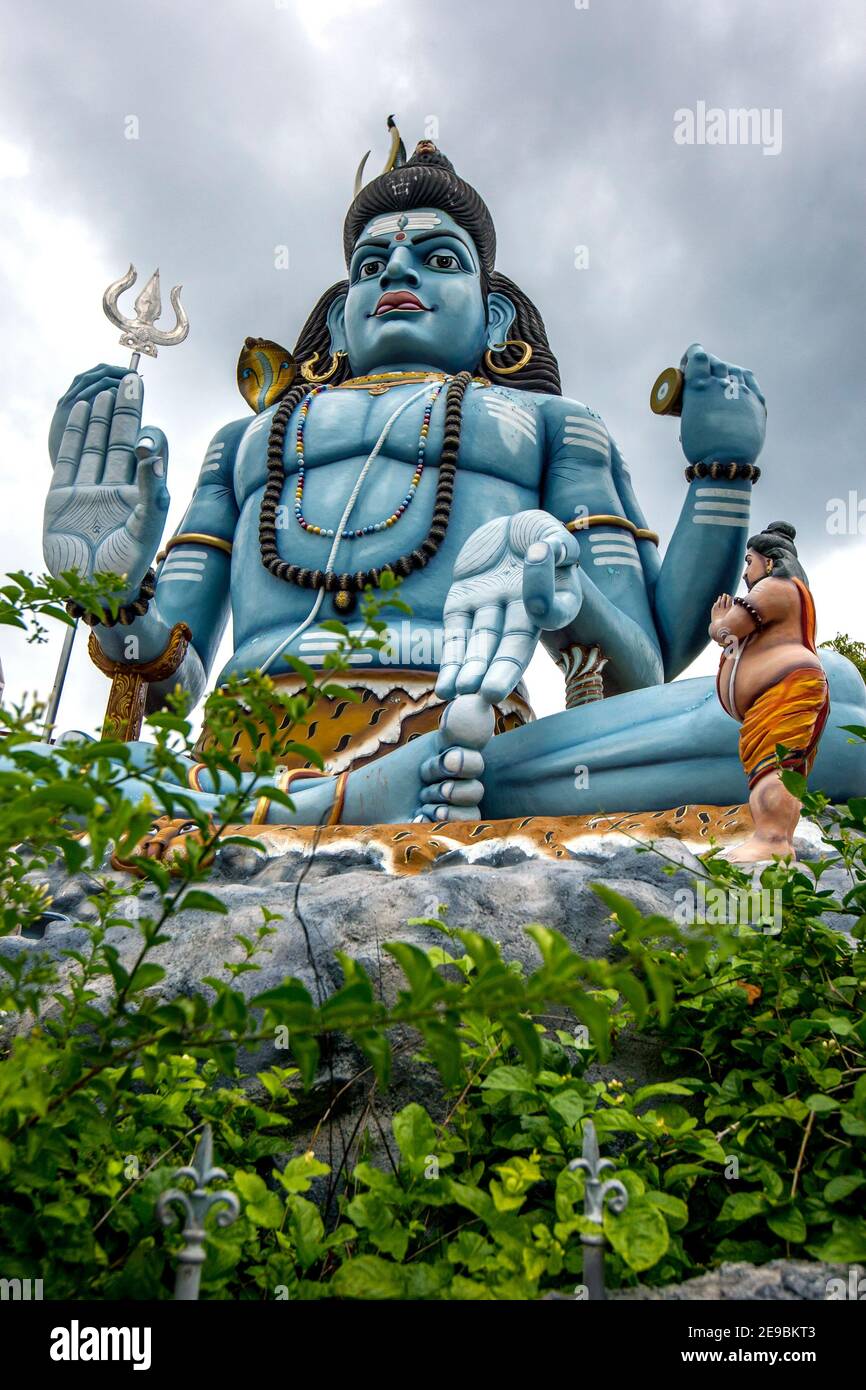 Hindu god statue in a temple hi-res stock photography and images - Alamy