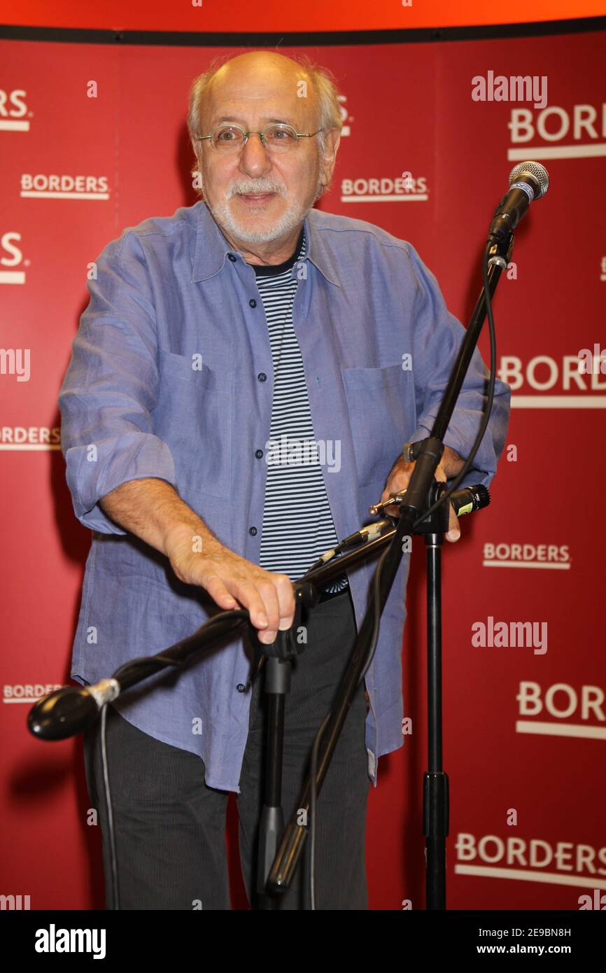 Peter Yarrow (Peter, Paul & Mary) 9-26-2009 Photo by Adam Scull ...