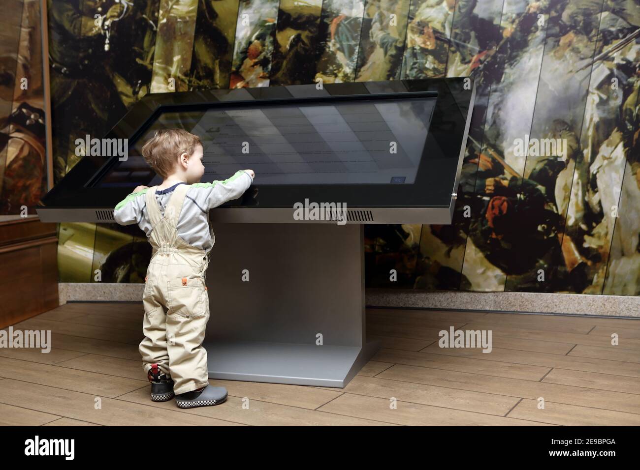 Touch screen museum hi-res stock photography and images - Alamy