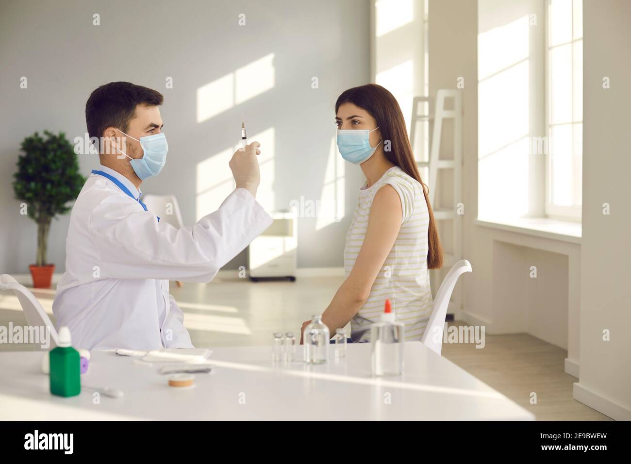 Doctor patient injection woman hi-res stock photography and images - Alamy