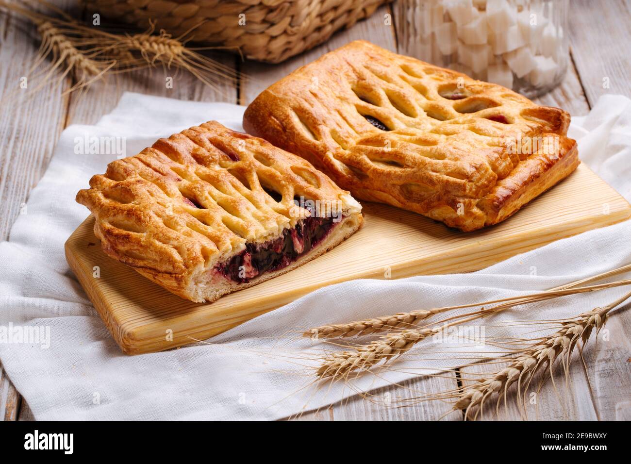 Side view on fresh baked berry jam pie Stock Photo - Alamy