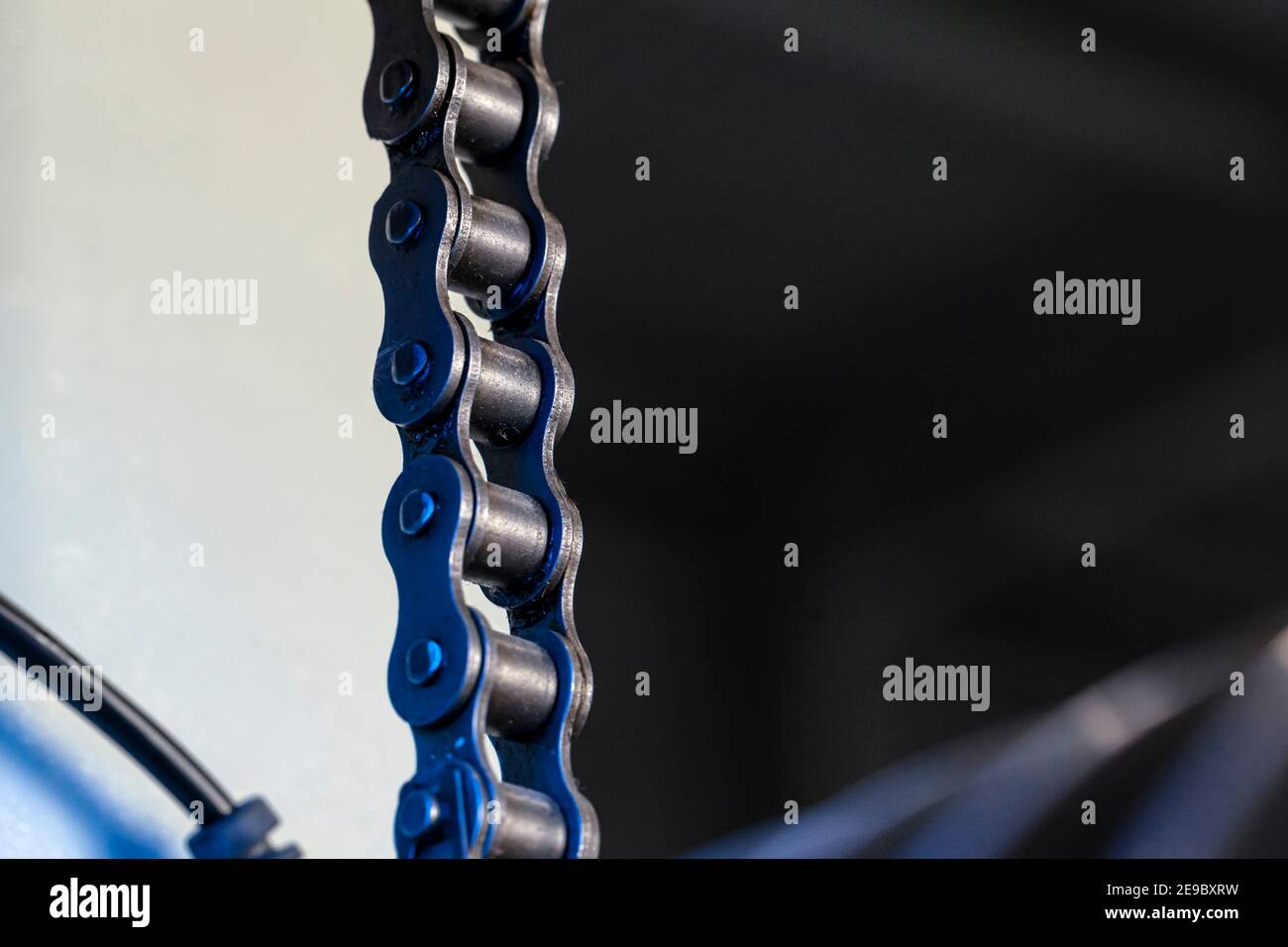 Metal chain of conveyor belt on production line on cable factory Stock ...