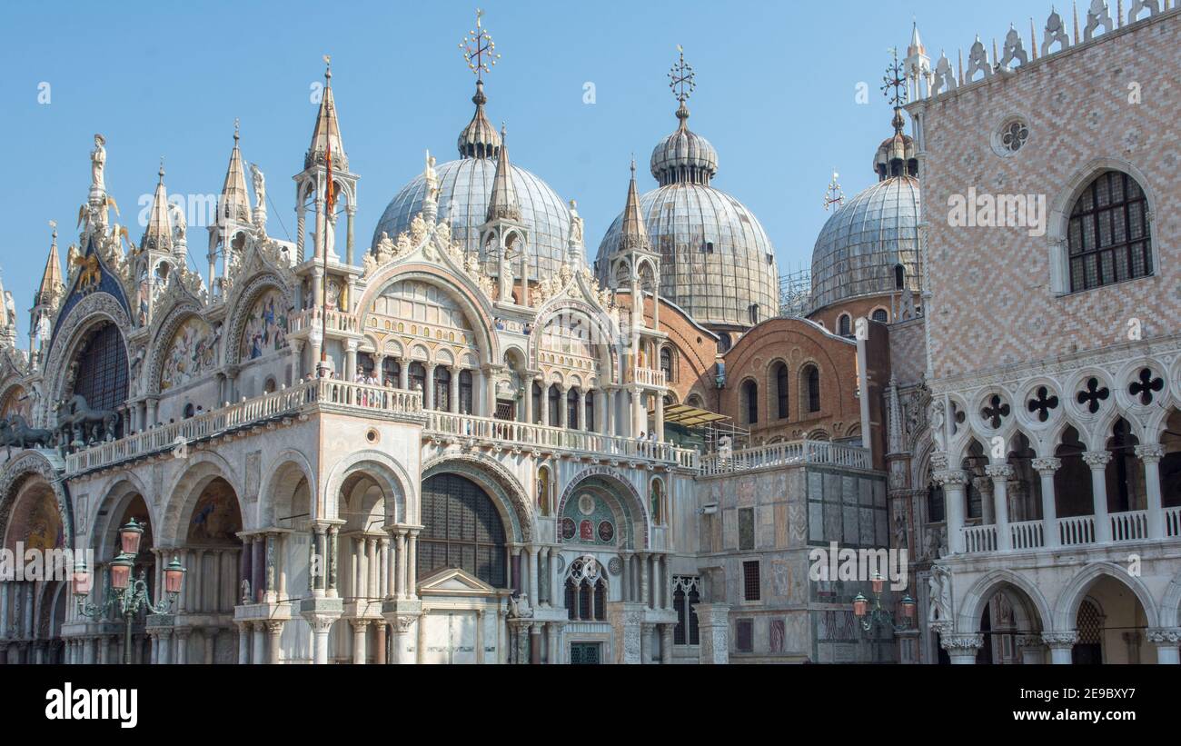 discovery of the city of Venice and its small canals and romantic ...