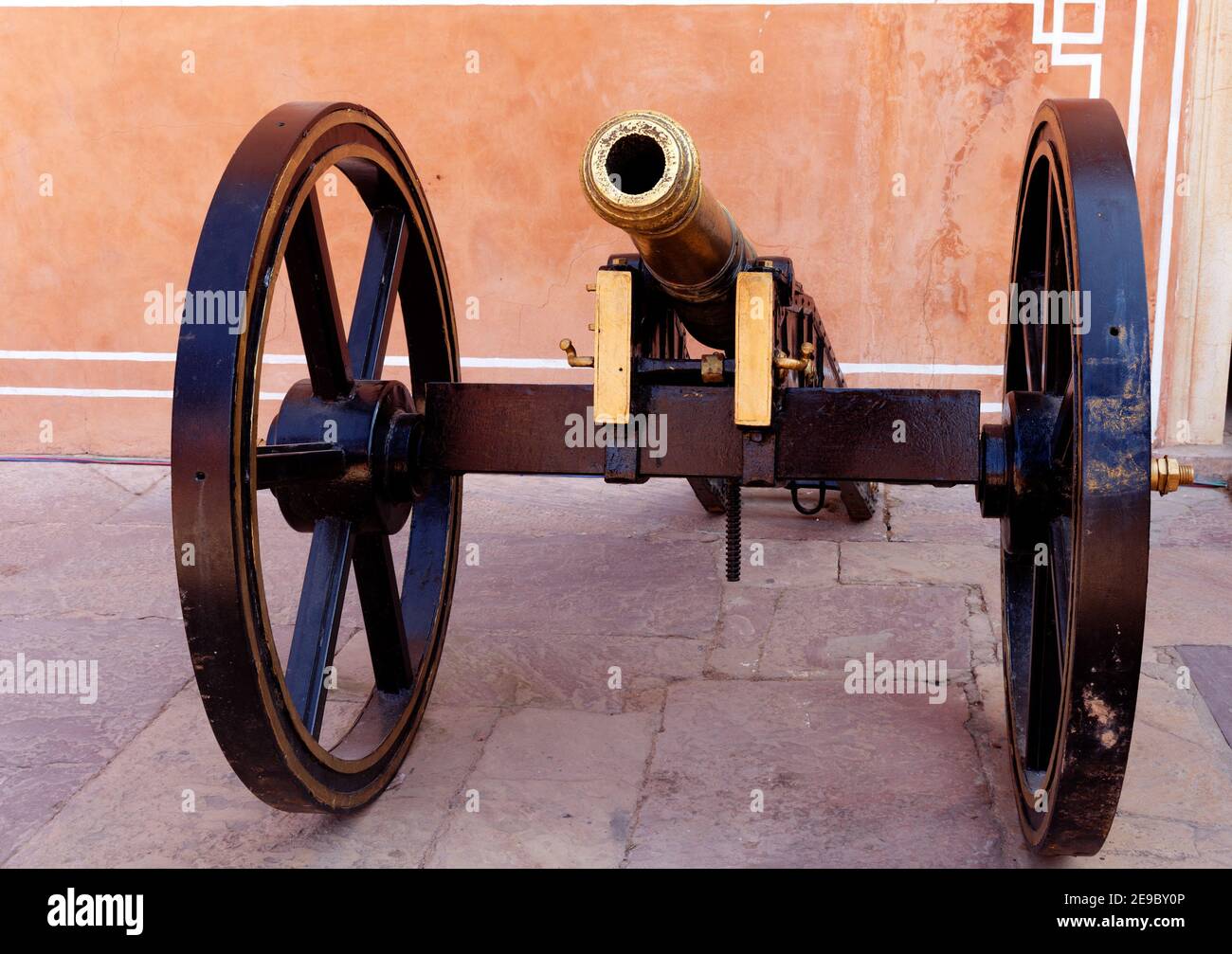 Old cannon firing hi-res stock photography and images - Alamy