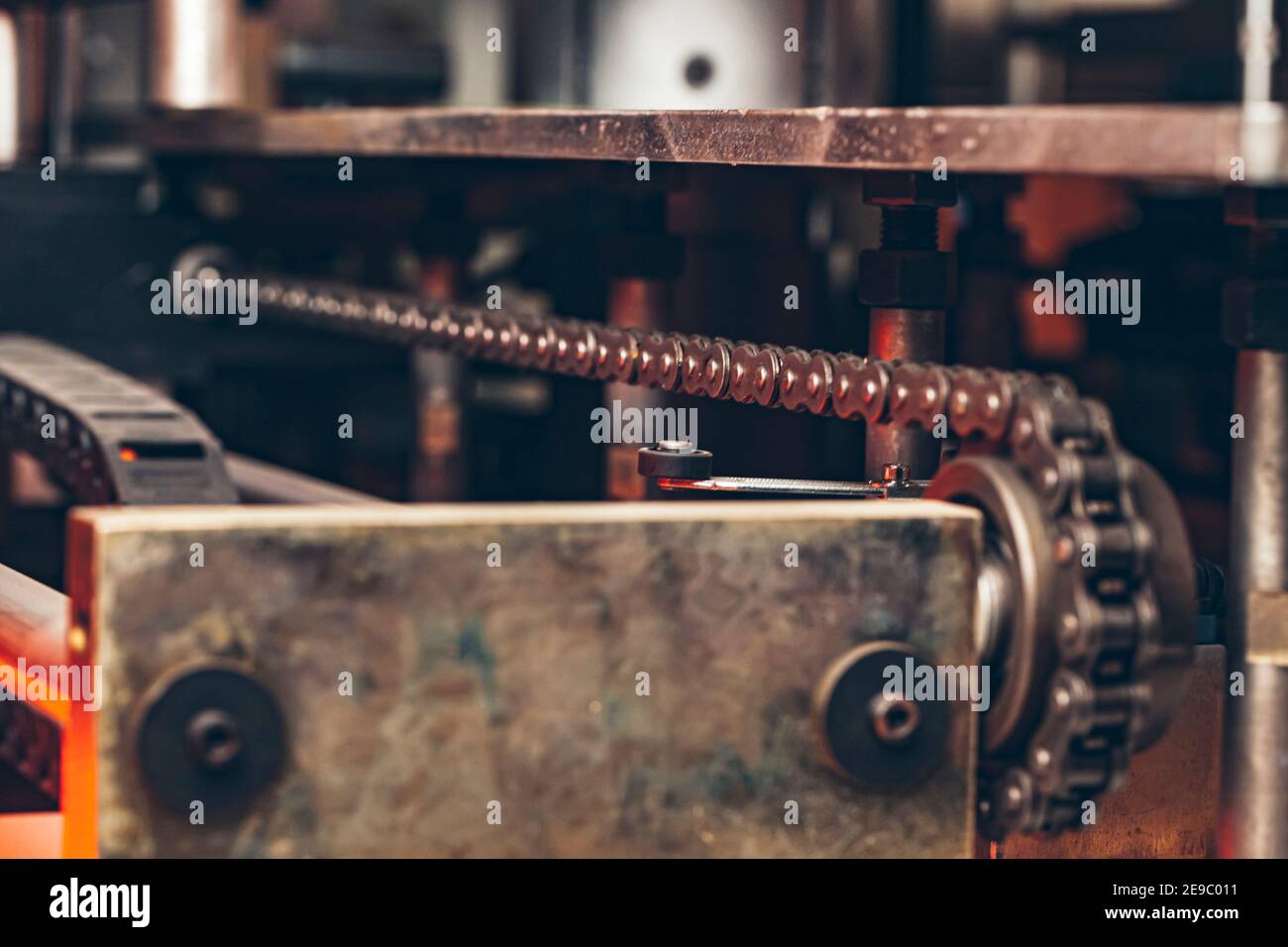 Metal chain of conveyor belt on production line on cable factory Stock ...