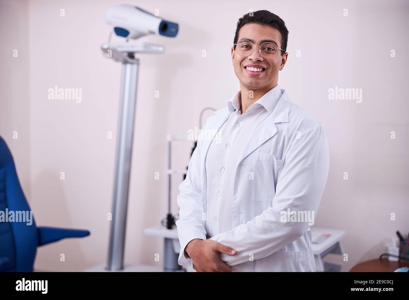 Bespectacled person hi-res stock photography and images - Alamy